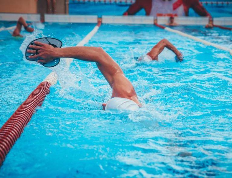 6 Tips for How to Use Swim Paddles Like a Champ